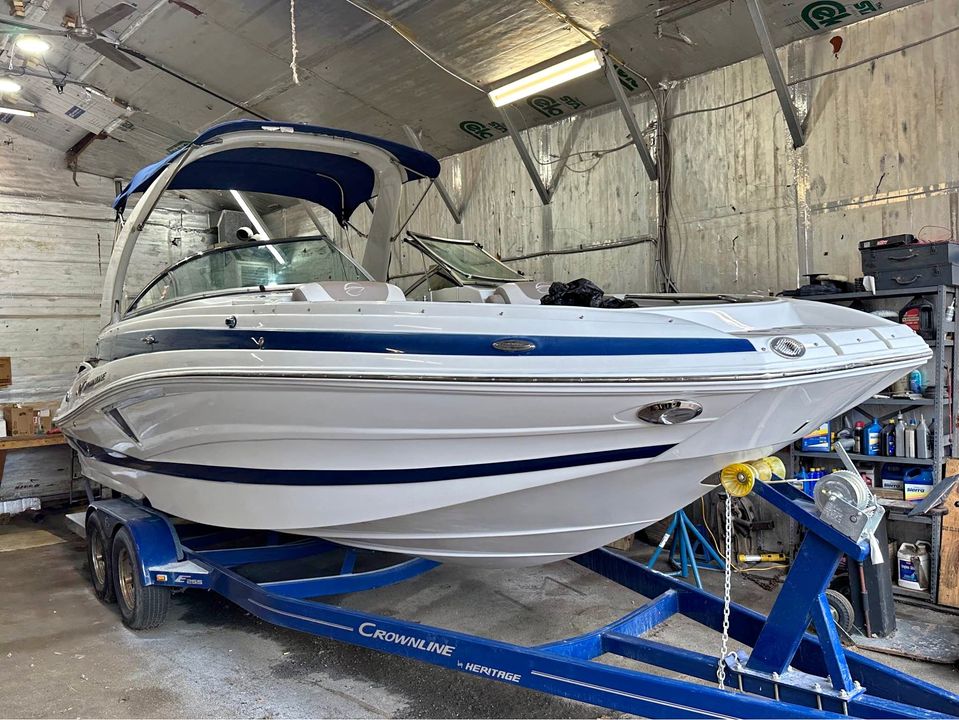 2019 Crownline E255